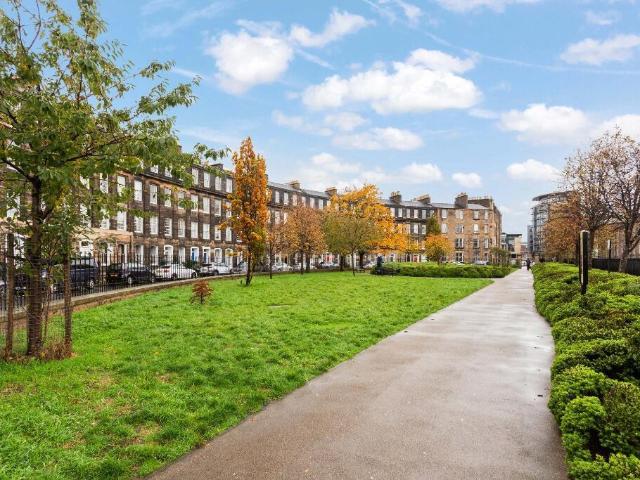 Gardners Crescent, Fountainbridge. 2 bed flat to rent £1,650 pcm £381 pw