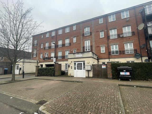 Gareth Drive, Edmonton 2 bed flat to rent £1,800 pcm £415 pw