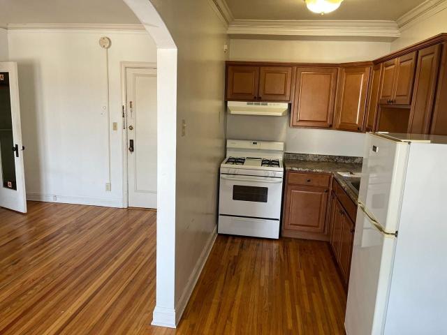 Garfield Apartments Studio Apartment for Rent at 2552 Garfield Ave, Minneapolis, MN 55405 Whittier