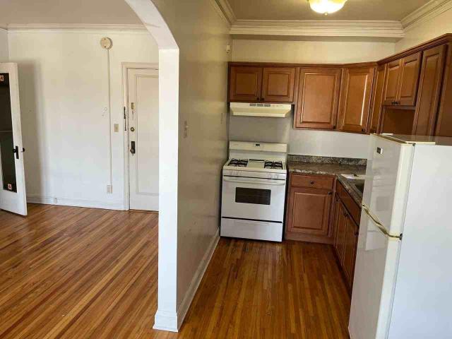 Garfield Apartments Studio Apartment for Rent at 2552 Garfield Ave, Minneapolis, MN 55405 Whittier
