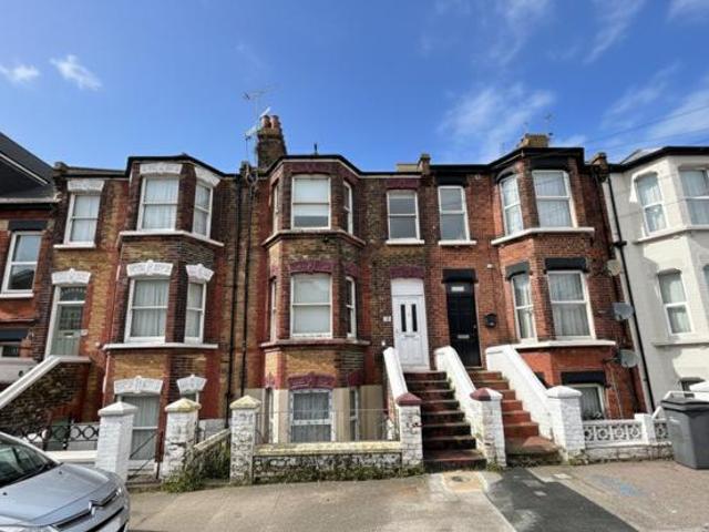 Garfield Road, 3 Bedroom Flat