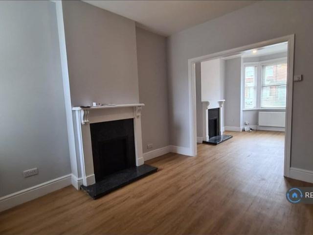 Garfield St, Bedford, MK41 3 bed terraced house to rent £1,595 pcm £368 pw