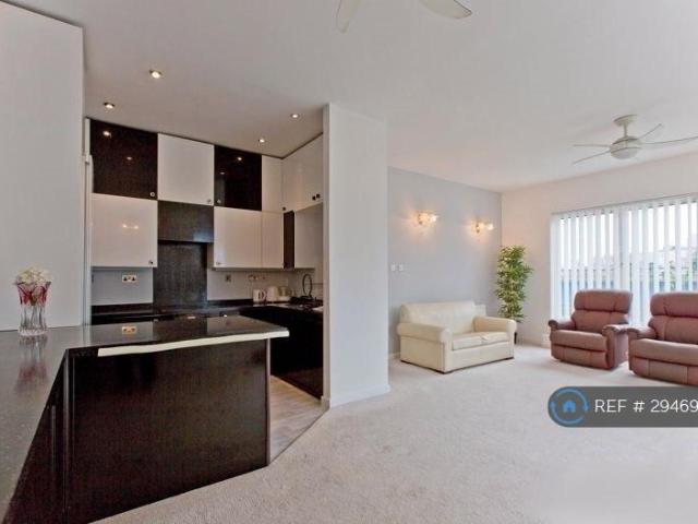Garland Court, London, E14 2 bed penthouse to rent £2,600 pcm £600 pw