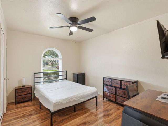 Garland Furnished Rooms: TV+Mini Fridge