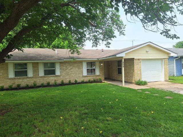 Garland Gem: 4 Bedrooms, 2 Baths, Great Location