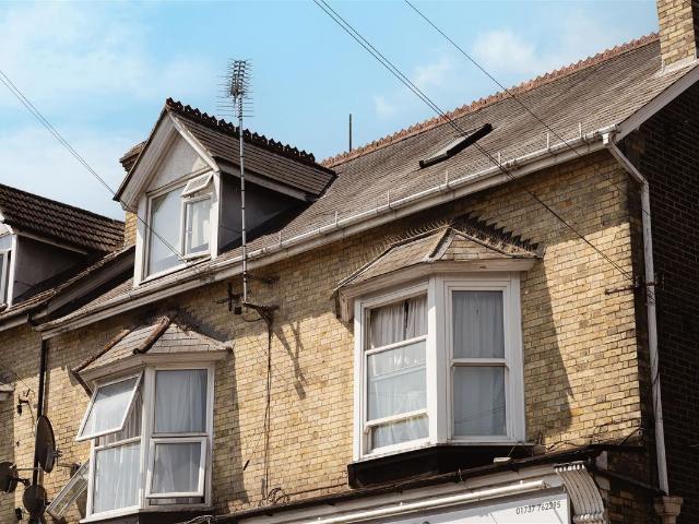 Garlands Road, Redhill RH1, 2 bed maisonette to rent, £1,750 pcm | PrimeLocation