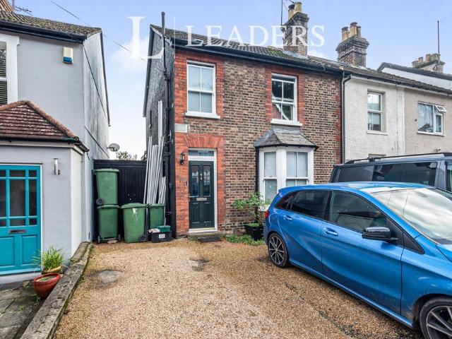 Garlands Road, Redhill, RH1 2 bed terraced house to rent £1,900 pcm £438 pw