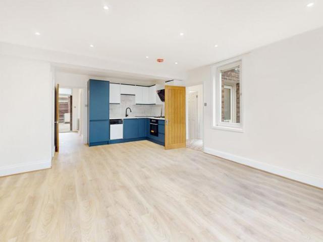 Garlinge Road, London NW2 4 bed terraced house to rent £4,300 pcm £992 pw
