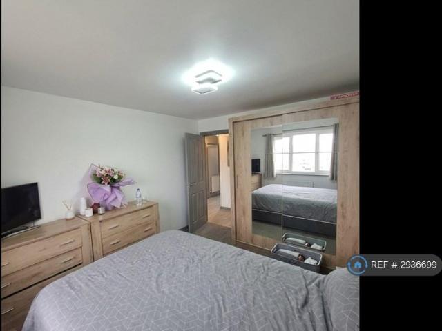 Garner Court, Tilbury, RM18 2 bed flat to rent £1,450 pcm £335 pw