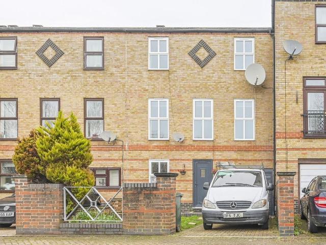 Garnet Walk, Beckton, London E6, 4 bed flat to rent, £2,925 pcm | PrimeLocation