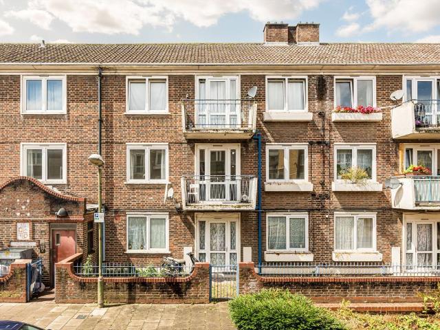 Garnies Close, Peckham SE15, 4 bed flat to rent, £3,000 pcm | PrimeLocation