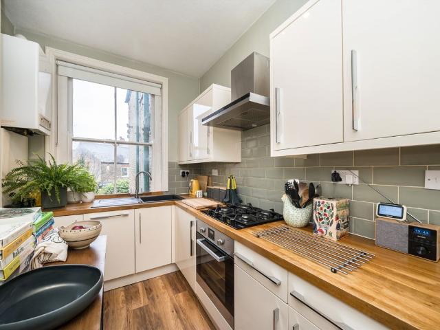 Garratt Lane, Earlsfield SW18, 1 bed flat to rent, £1,750 pcm | PrimeLocation