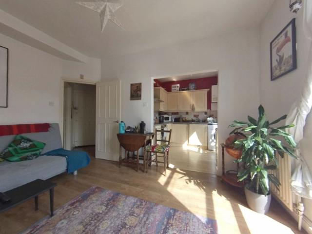 Garratt Lane, London SW17, 1 bed flat to rent, £1,700 pcm | PrimeLocation