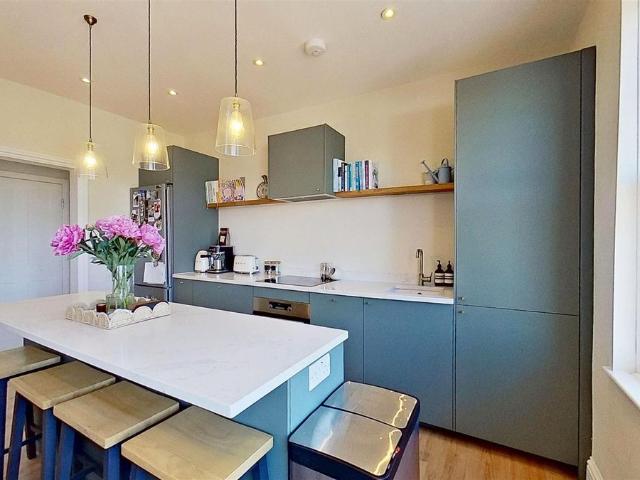 Garratt Lane, London SW18, 1 bed flat to rent, £1,900 pcm | PrimeLocation