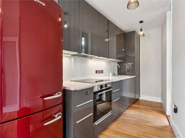Garratt Lane, London SW18, 1 bed flat to rent, £2,200 pcm | PrimeLocation