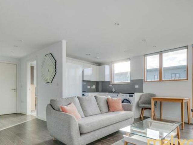 Garratt Lane, London, 2 Bedroom Flat