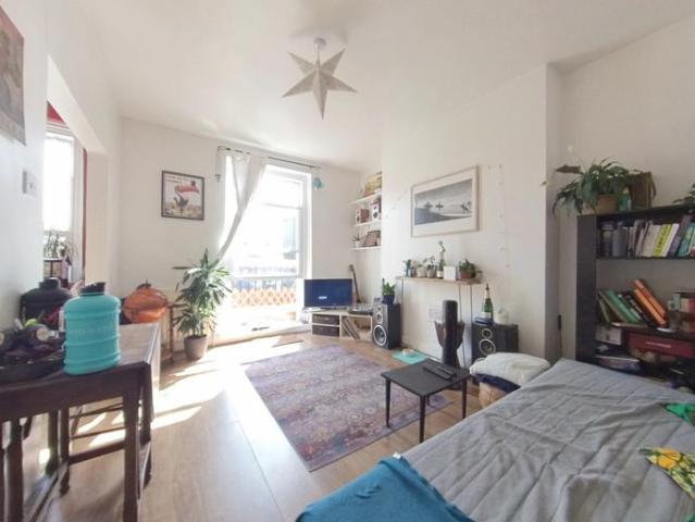 Garratt Lane, SW17 1 bed apartment to rent £1,700 pcm £392 pw