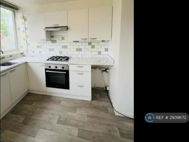 Garratt Lane, Wandsworth, SW17 3 bed flat to rent £2,525 pcm £583 pw