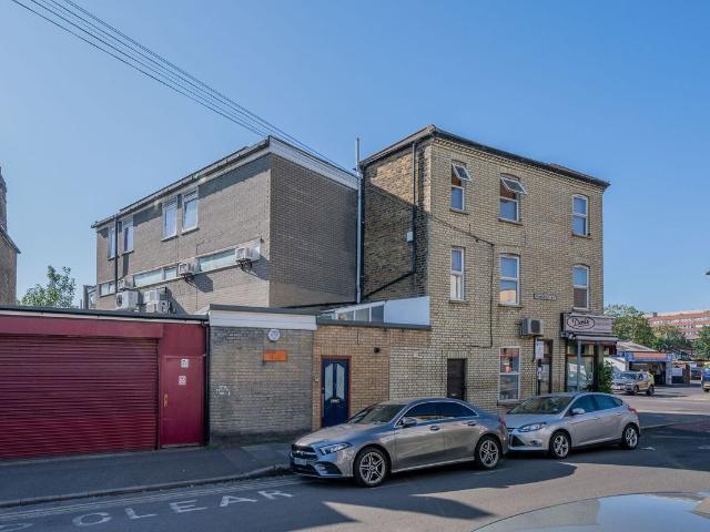 Garratt Lane, Tooting Broadway, London SW17, 2 bed maisonette to rent, £3,250 pcm | PrimeLocation