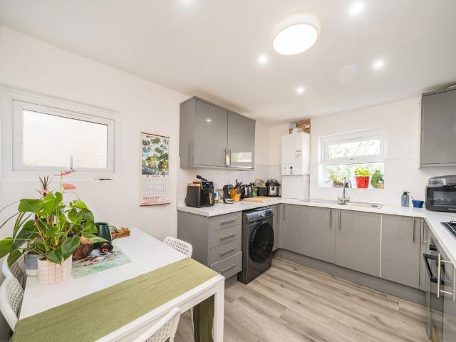 Garratt Lane, Tooting SW17, 2 bed flat to rent, £2,250 pcm | PrimeLocation