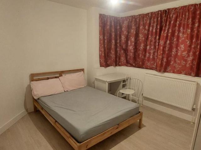 Garratt Road, Edgware HA8, Room to rent, £800 pcm | PrimeLocation