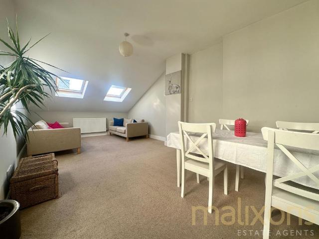 Garratt Terrace, London SW17 2 bed flat to rent £2,250 pcm £519 pw