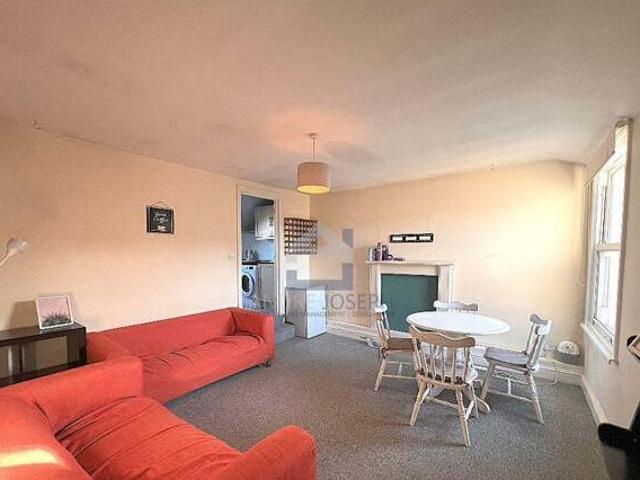 Garratt Terrace, Tooting, 2 Bedroom Flat