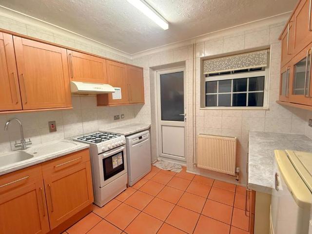 Garretts Mead, Luton LU2 3 bed terraced house to rent £1,620 pcm £374 pw