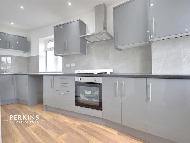 Garrick Road, Greenford 3 bed flat to rent £2,600 pcm £600 pw