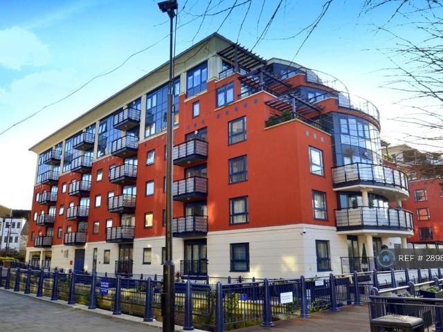 Garricks House, Kingston Upon Thames. 2 bed flat to rent £2,250 pcm £519 pw