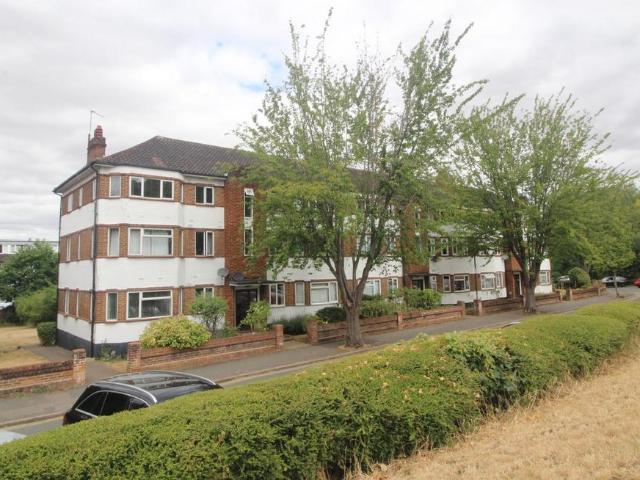 Garrison Court, Hitchin, SG4 2 bed flat to rent £1,450 pcm £335 pw