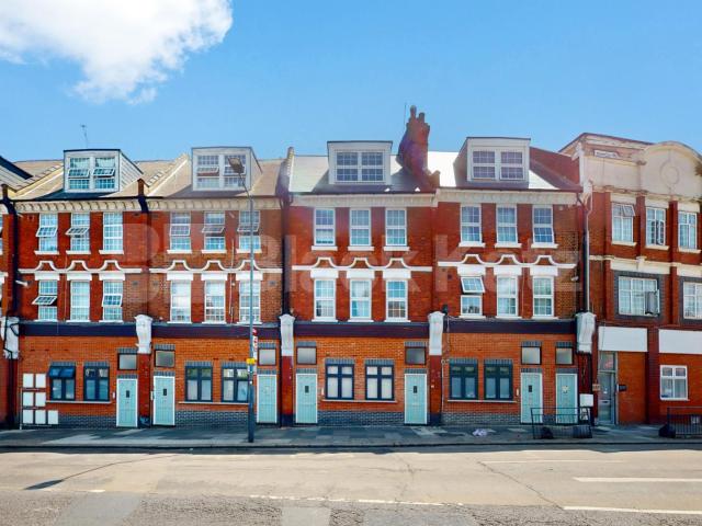 Gas and water included* A well presented furnished one bedroom ground floor apartment located on Burnley Road, Dollis Hill NW10