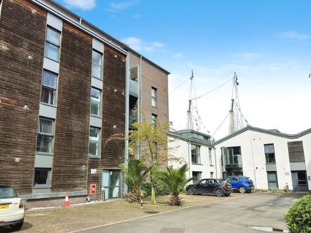Gas Ferry Road, Bristol BS1 2 bed apartment to rent £1,650 pcm £381 pw