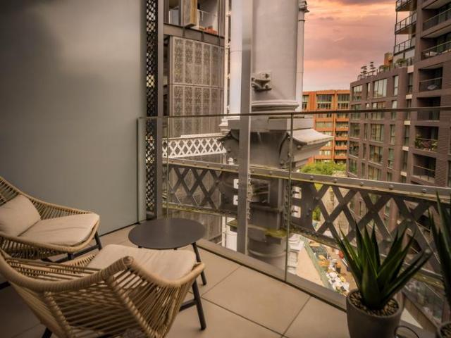 Gasholders Building, London N1C 1 bed apartment to rent £4,200 pcm £969 pw