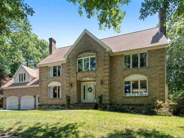Gaslight Ln, Framingham, Home For Sale