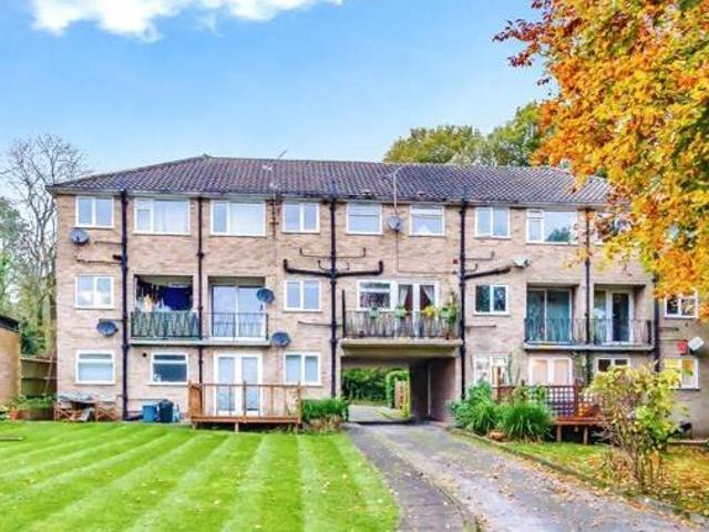 Gatton Park Road, Redhill, 2 Bedroom Maisonette
