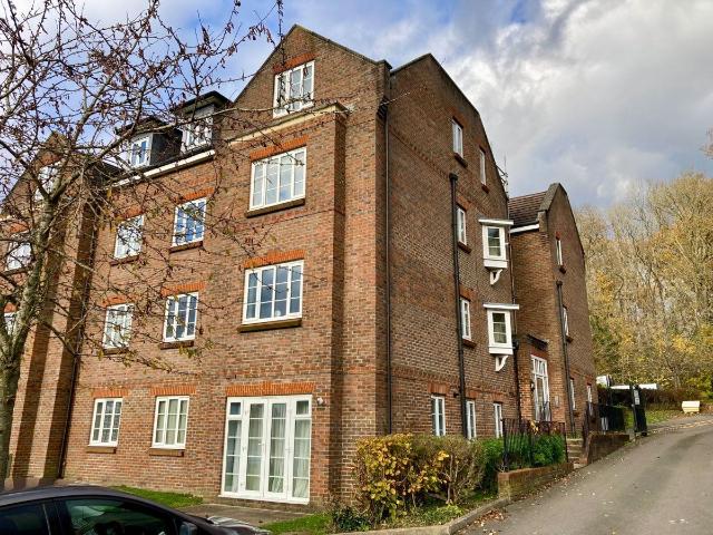 Gatton Park Road, Redhill RH1, 2 bed flat to rent, £1,750 pcm | PrimeLocation