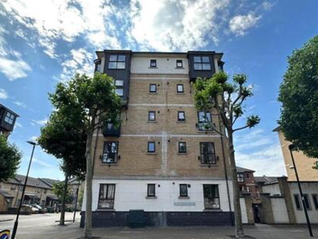 Gatcombe Road, London, 2 Bedroom Apartment
