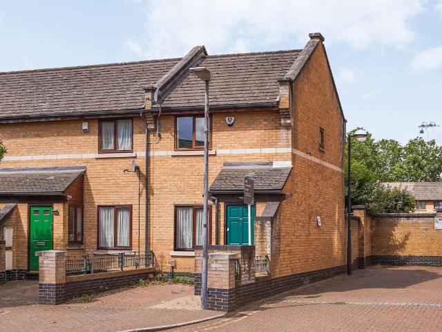 Gatcombe Road, London E16, 2 bed semi detached house to rent, £2,150 pcm | PrimeLocation
