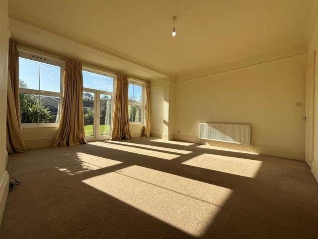 Gate Lane, Freshwater Bay, PO40