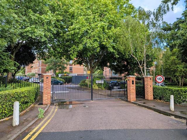 Gated Beautiful 2 Bedroom Home with. 2 bed flat to rent £2,100 pcm £485 pw