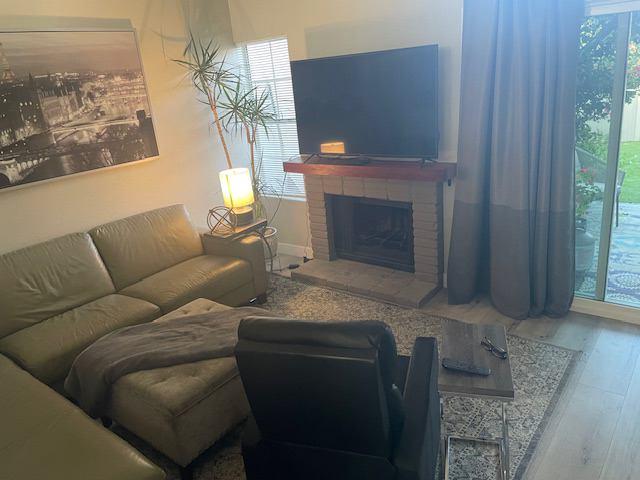 Gated Community ROOM for RENT w/bathroom, pool