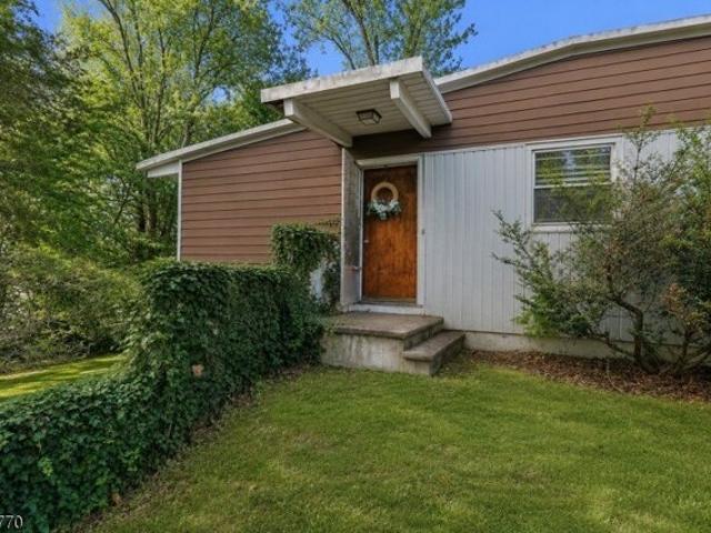 Gates Ave, Long Hill Township, Home For Sale