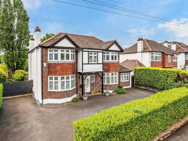 GATESDEN ROAD, FETCHAM, KT22 5 bed detached house to rent £5,000 pcm £1,154 pw