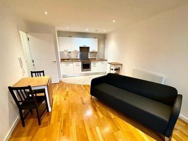 Gateway North, Crown Point Road, 2 Bedroom Flat