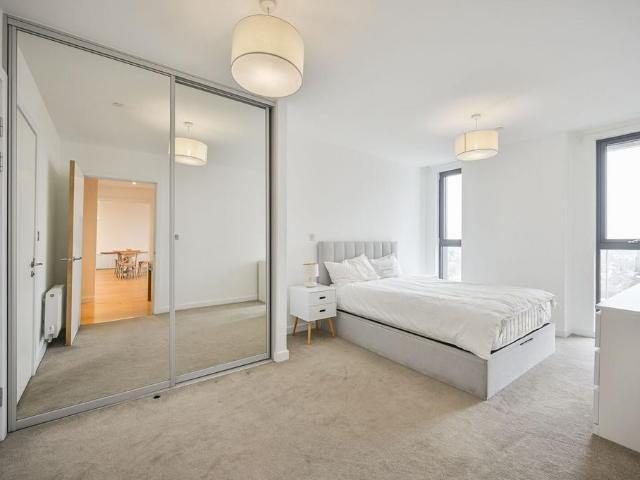 Gateway Apartments, Walthamstow. 2 bed flat to rent £2,800 pcm £646 pw
