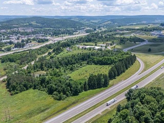 Gateway Dr, Mansfield, PA 16933