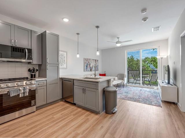 Gateway Park 1 Bedroom Apartment for Rent at 850 S Ewing Ave, Dallas, TX 75203 Brentwood & Trinity Heights