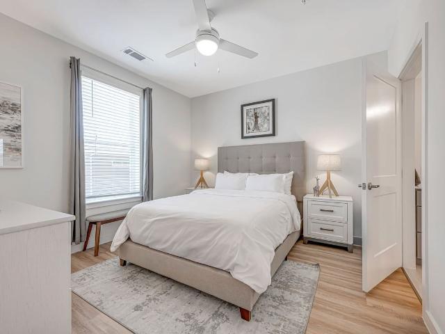 Gateway Park 1 Bedroom Apartment for Rent at 850 S Ewing Ave, Dallas, TX 75203 Brentwood & Trinity Heights