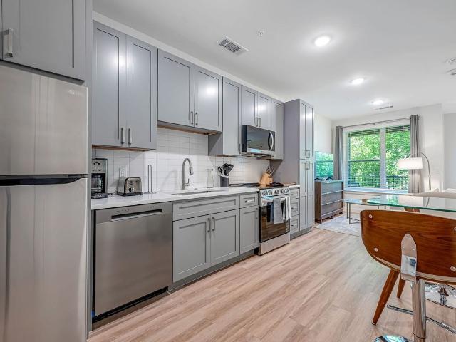 Gateway Park 1 Bedroom Apartment for Rent at 850 S Ewing Ave, Dallas, TX 75203 Brentwood & Trinity Heights